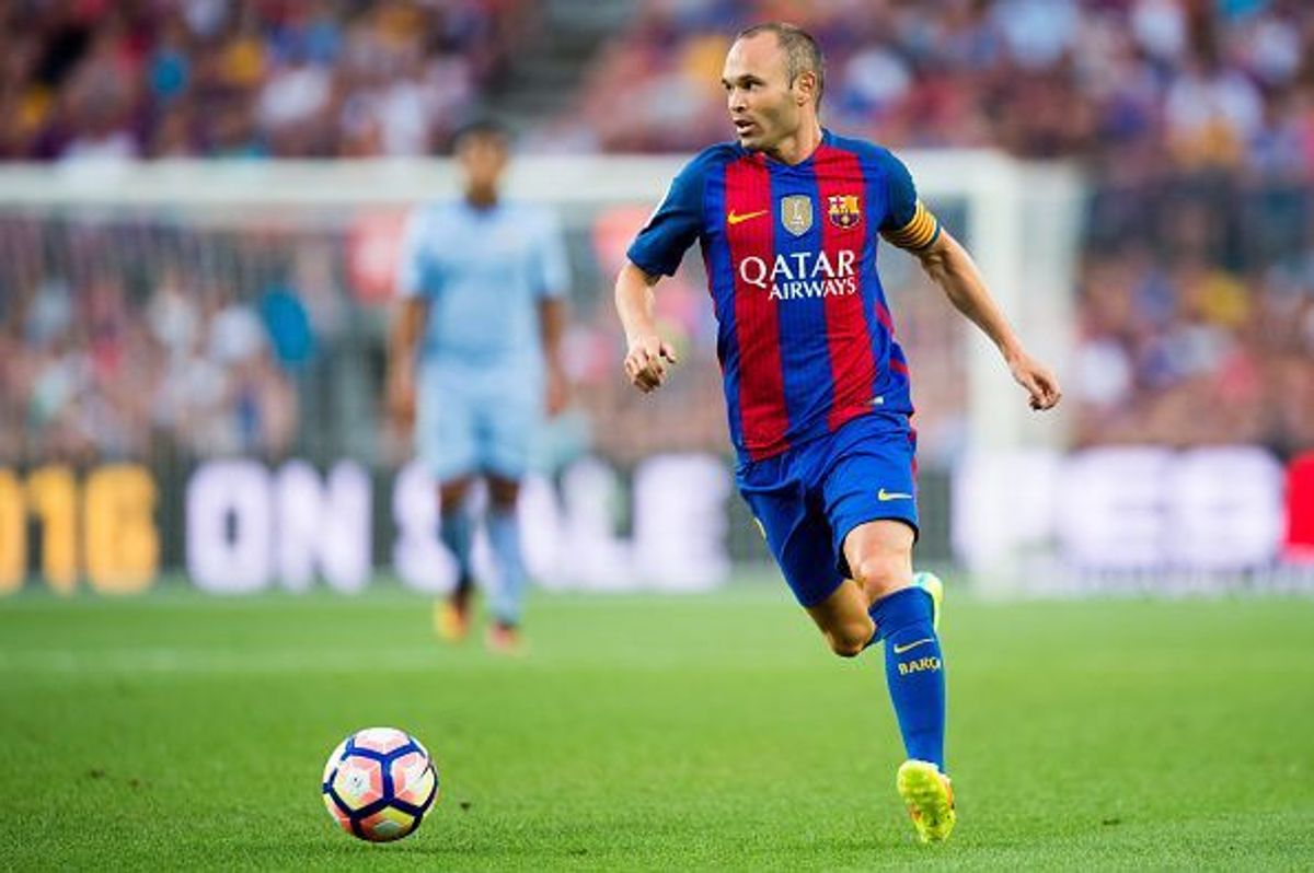 Top 10 greatest Barcelona midfielders of all-time