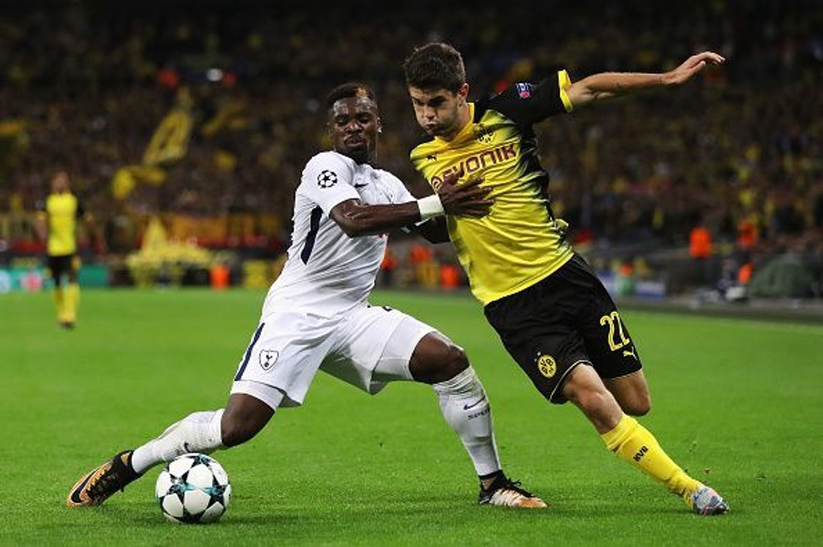 Top 10 best dribblers in the football world right now