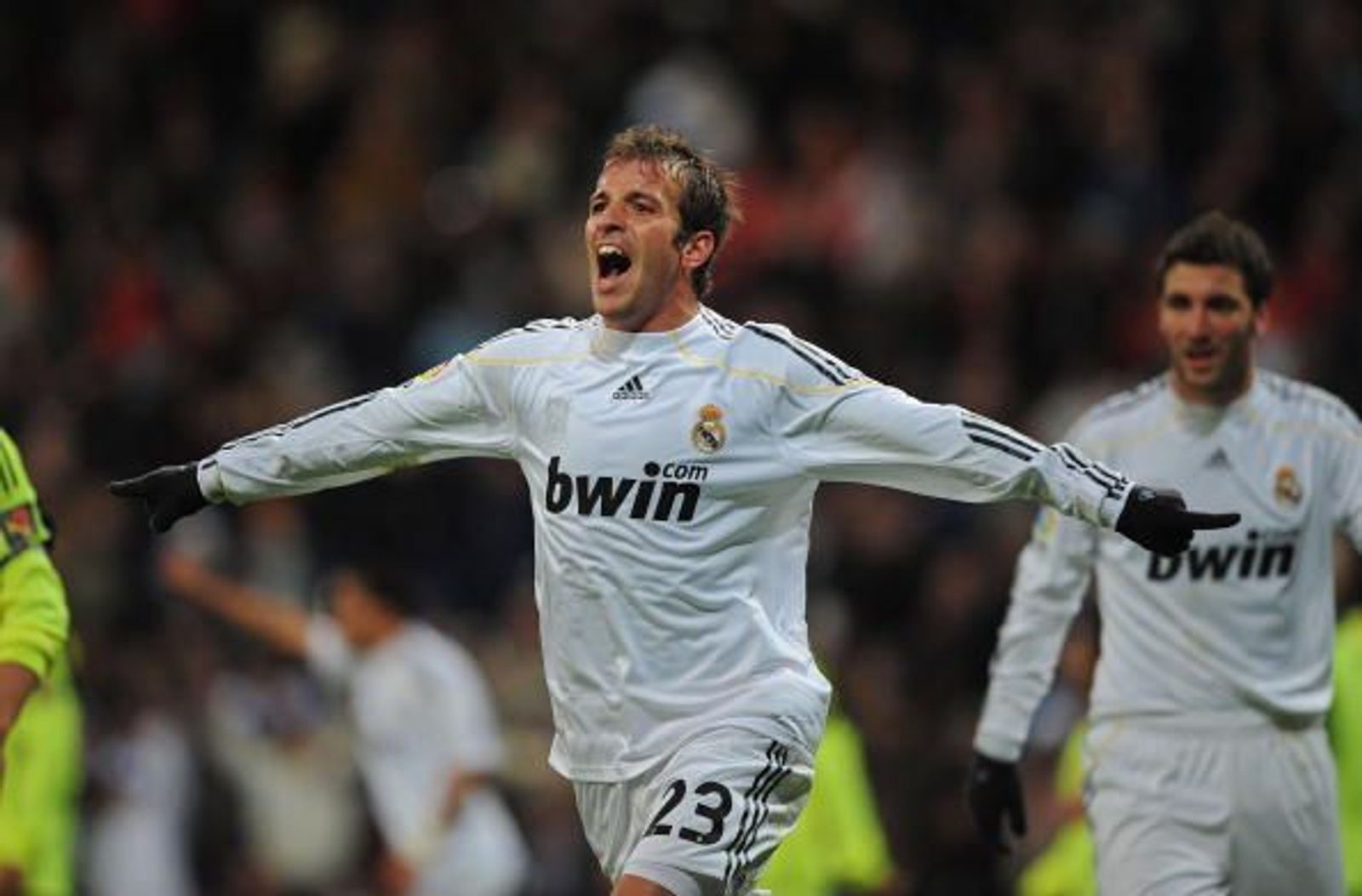 4 Players who have played for both Real Madrid and Ajax