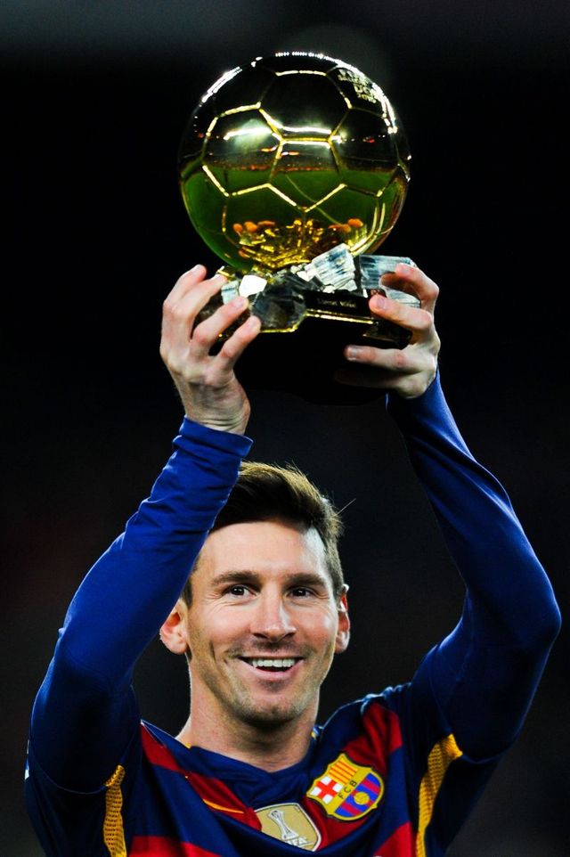 Alex Morgan chooses between Lionel Messi and Cristiano Ronaldo