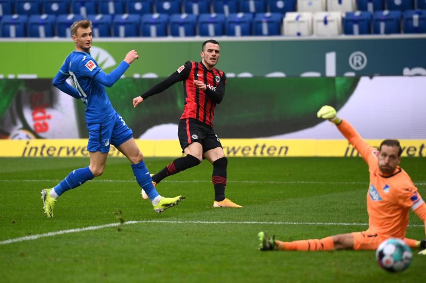 Top 5 active crossers in world football