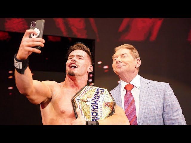 4 WWE Superstars who expertly generated heat