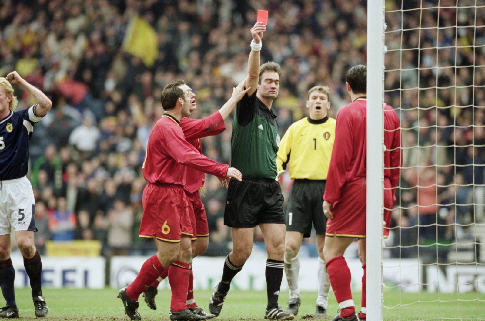 Top 10 football referees of all time