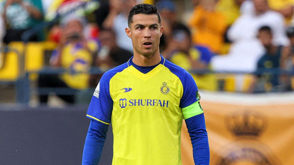 Messi vs Ronaldo: A comprehensive comparison of the footballing giants