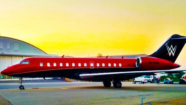 Former WWE Superstar kicked off her flight while in the boarding line ...
