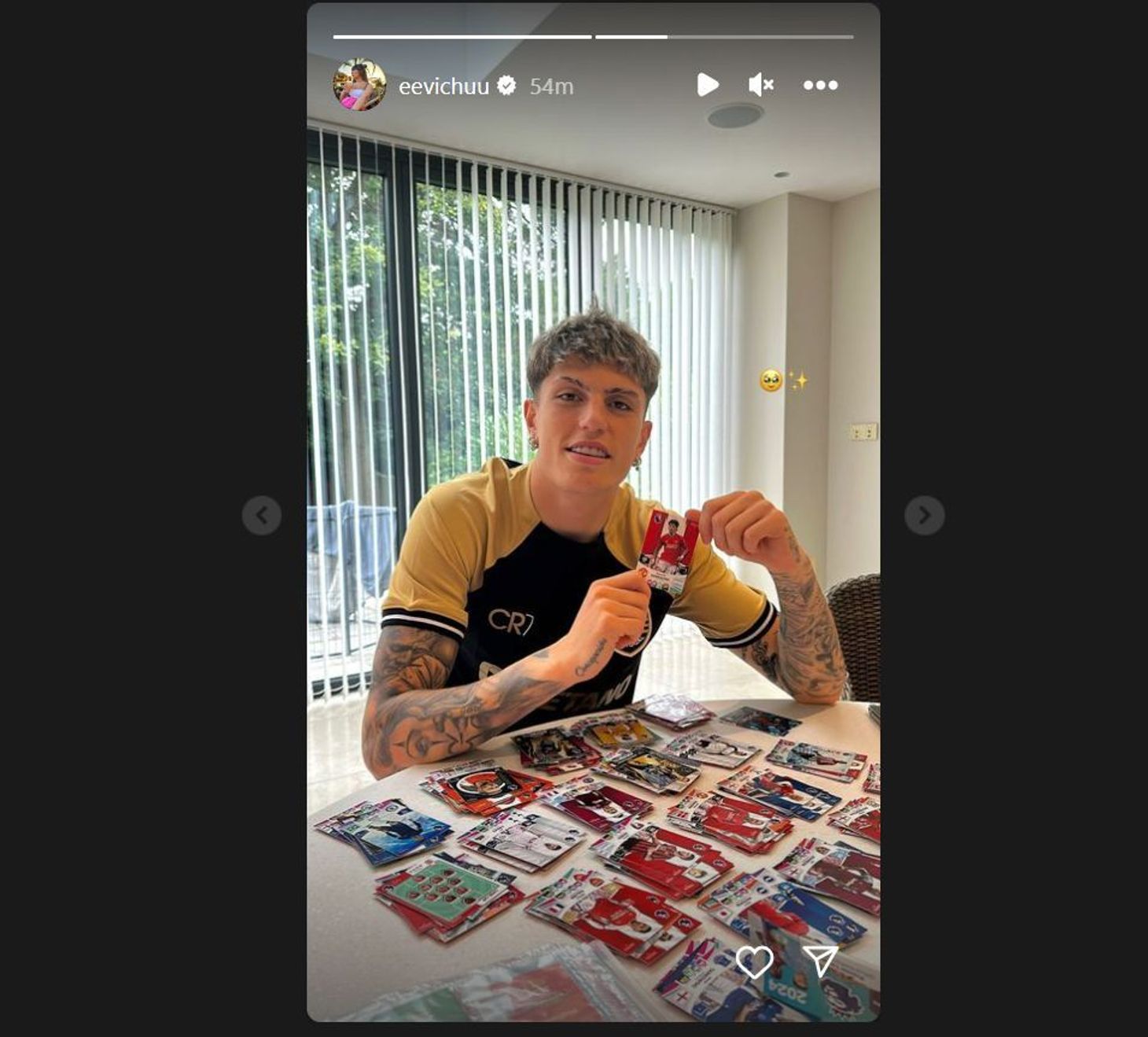 Manchester United star Alejandro Garnacho spotted wearing Sporting CP's ...