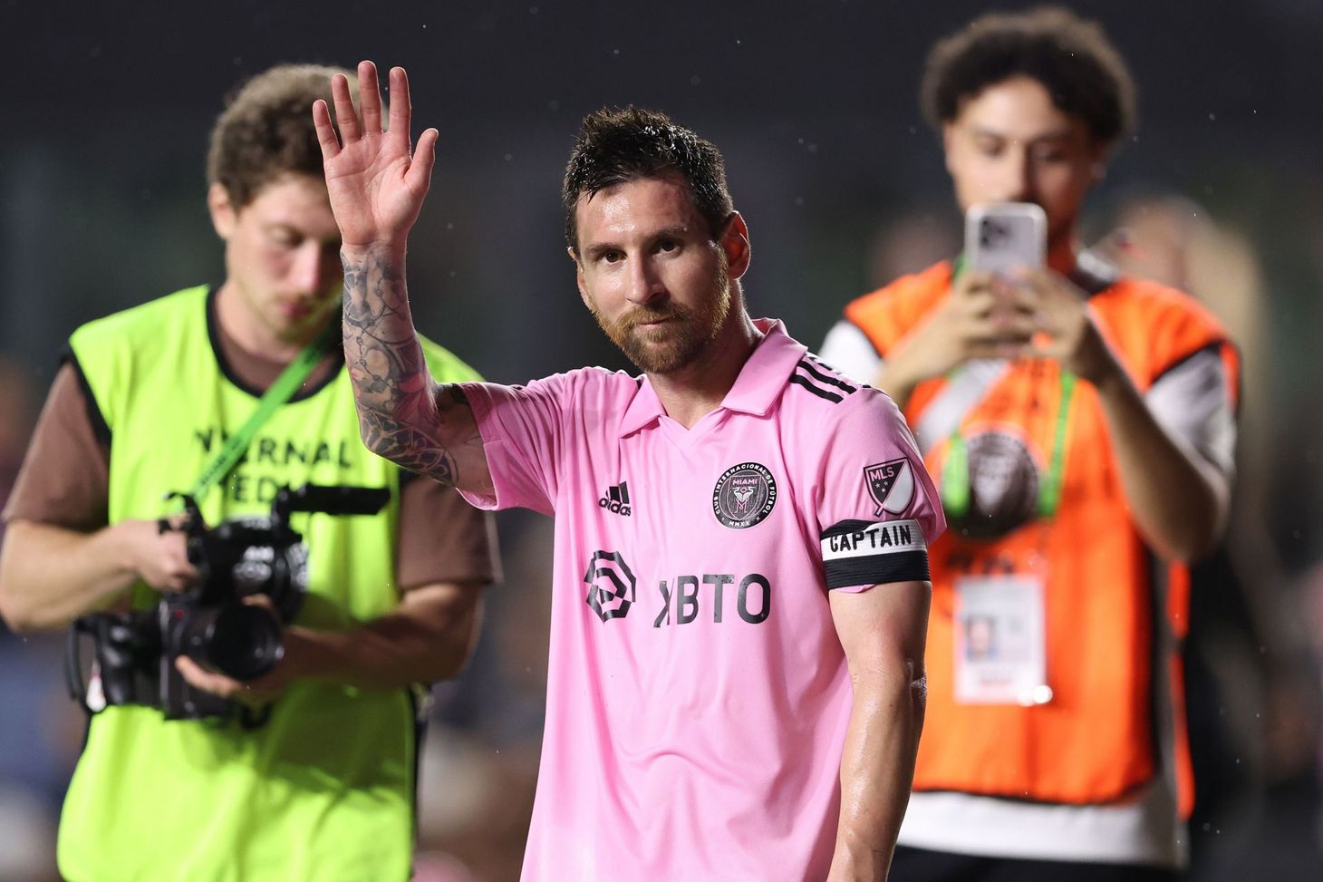 WATCH: Video of fans cheering Lionel Messi as he enters the pitch as a ...