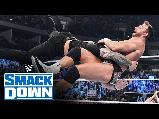 LA Knight and Roman Reigns achieved incredible feat on WWE SmackDown