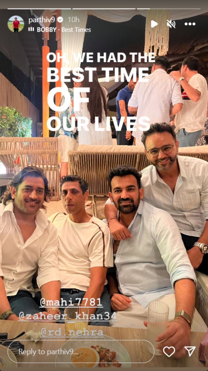 MS Dhoni hangs out with former Indian teammates Zaheer Khan, Parthiv ...