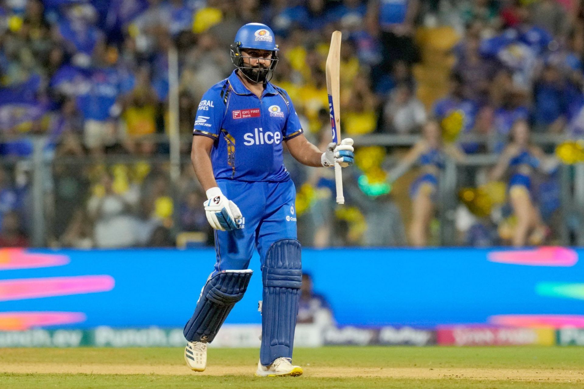Mumbai Indians: "Lone warrior" - Fans laud Rohit Sharma for his ...