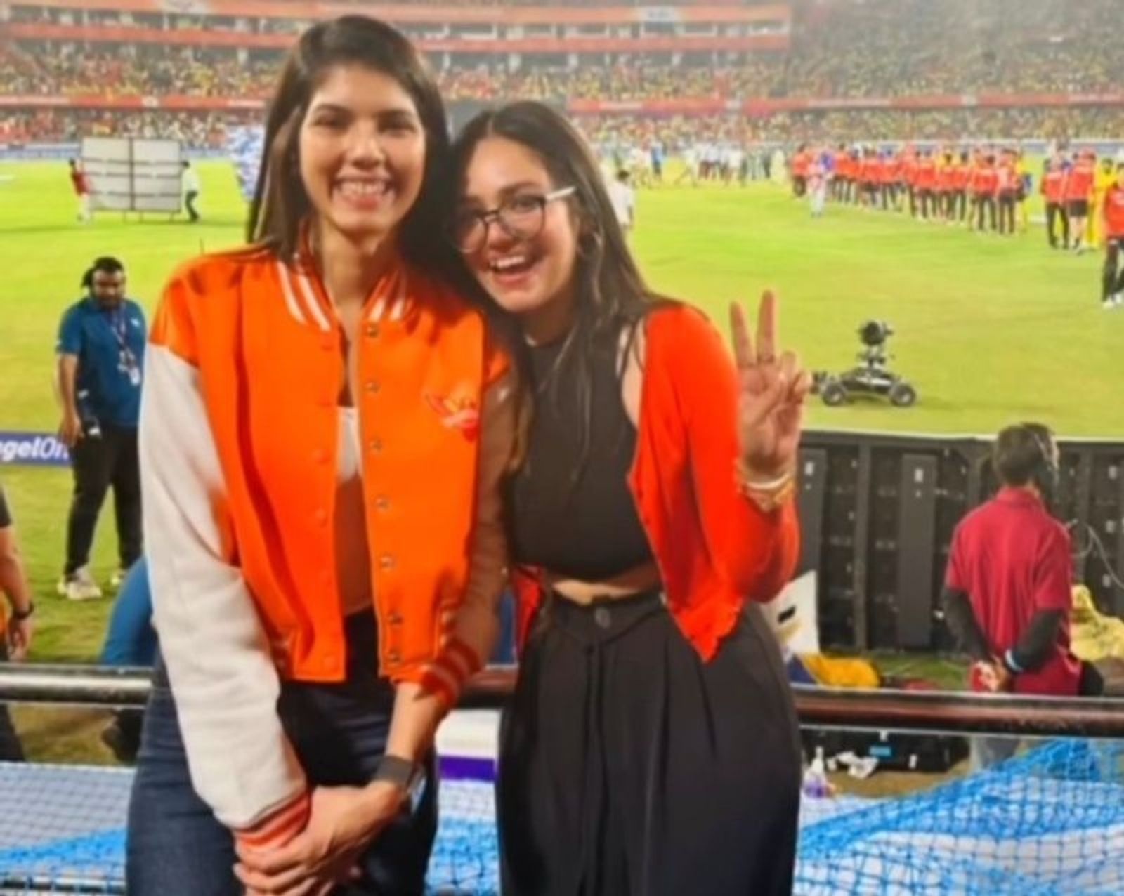 In Pictures: Abhishek Sharma's sister Komal poses with MS Dhoni ...