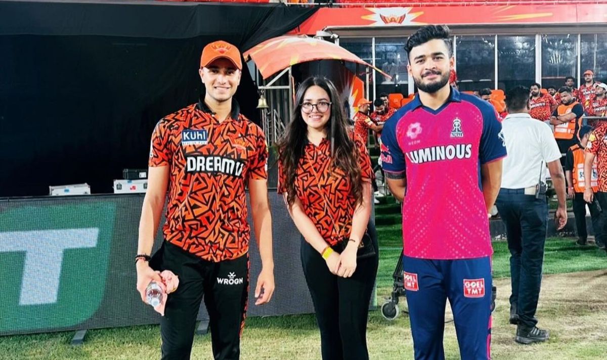 In Pictures: Abhishek Sharma's sister Komal poses with MS Dhoni ...