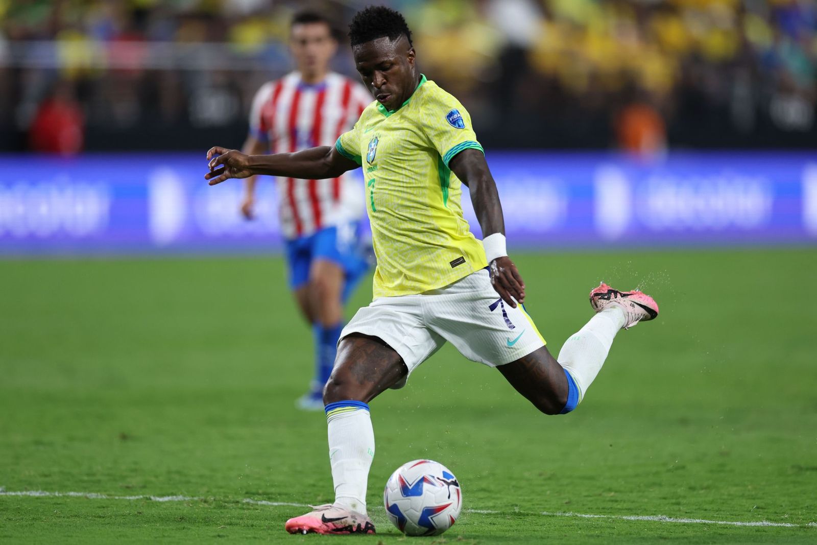 Vinicius Jr’s reaction to Brazil fans getting angry at Lucas Paqueta ...