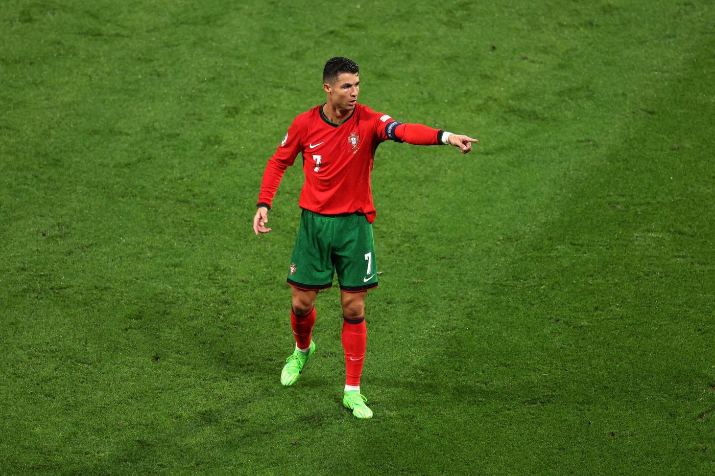 “Maybe they don’t trust Ronaldo” - England legend highlights Portugal ...