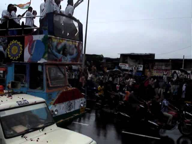 [Watch] When Team India did an open top bus parade in Mumbai after 2007 ...