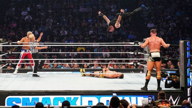 WWE adds more fuel to tag team split rumors ahead of SmackDown