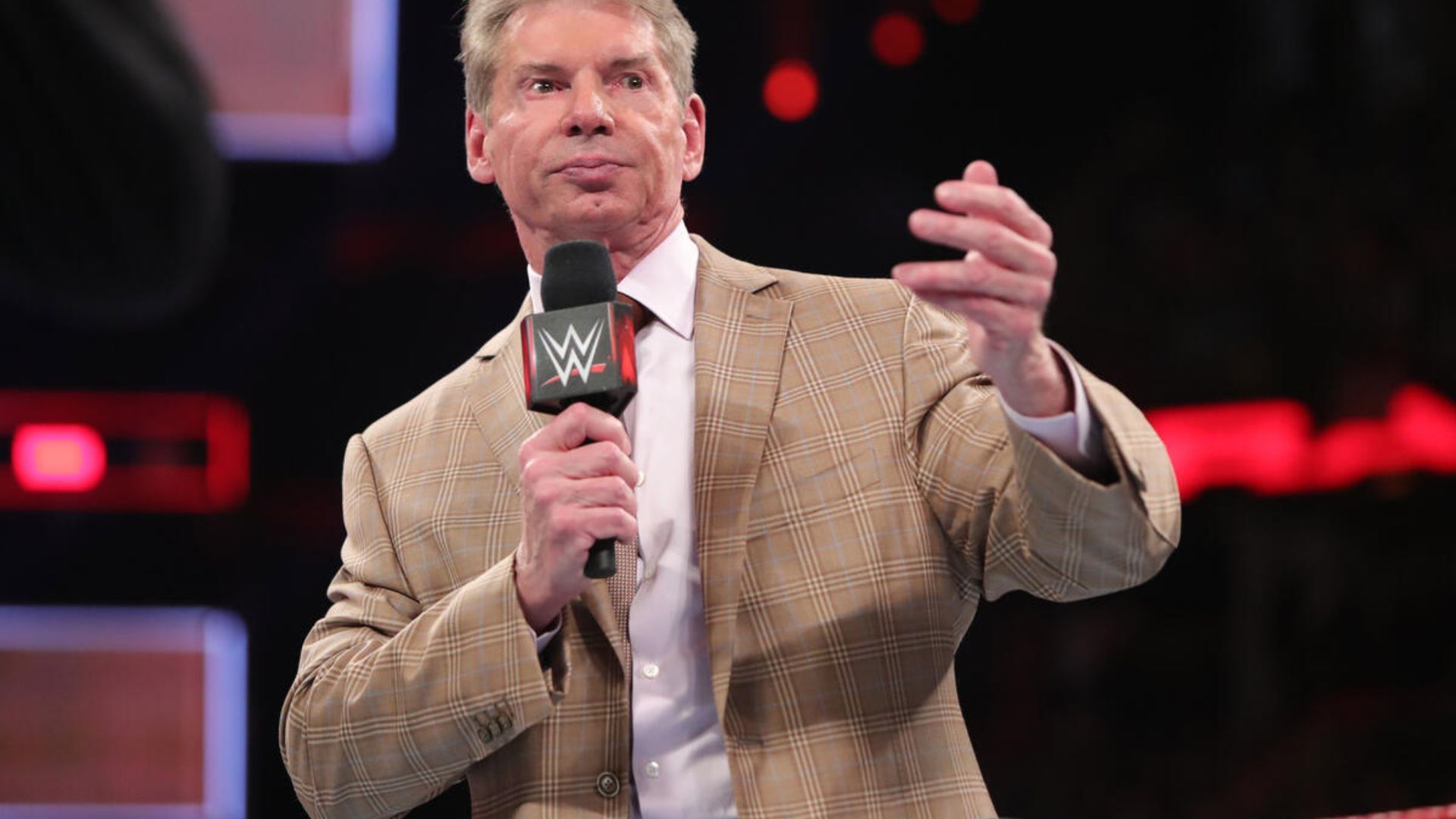 Former AEW star reveals Vince McMahon fired WWE legend right in front of him - "I see him crying"
