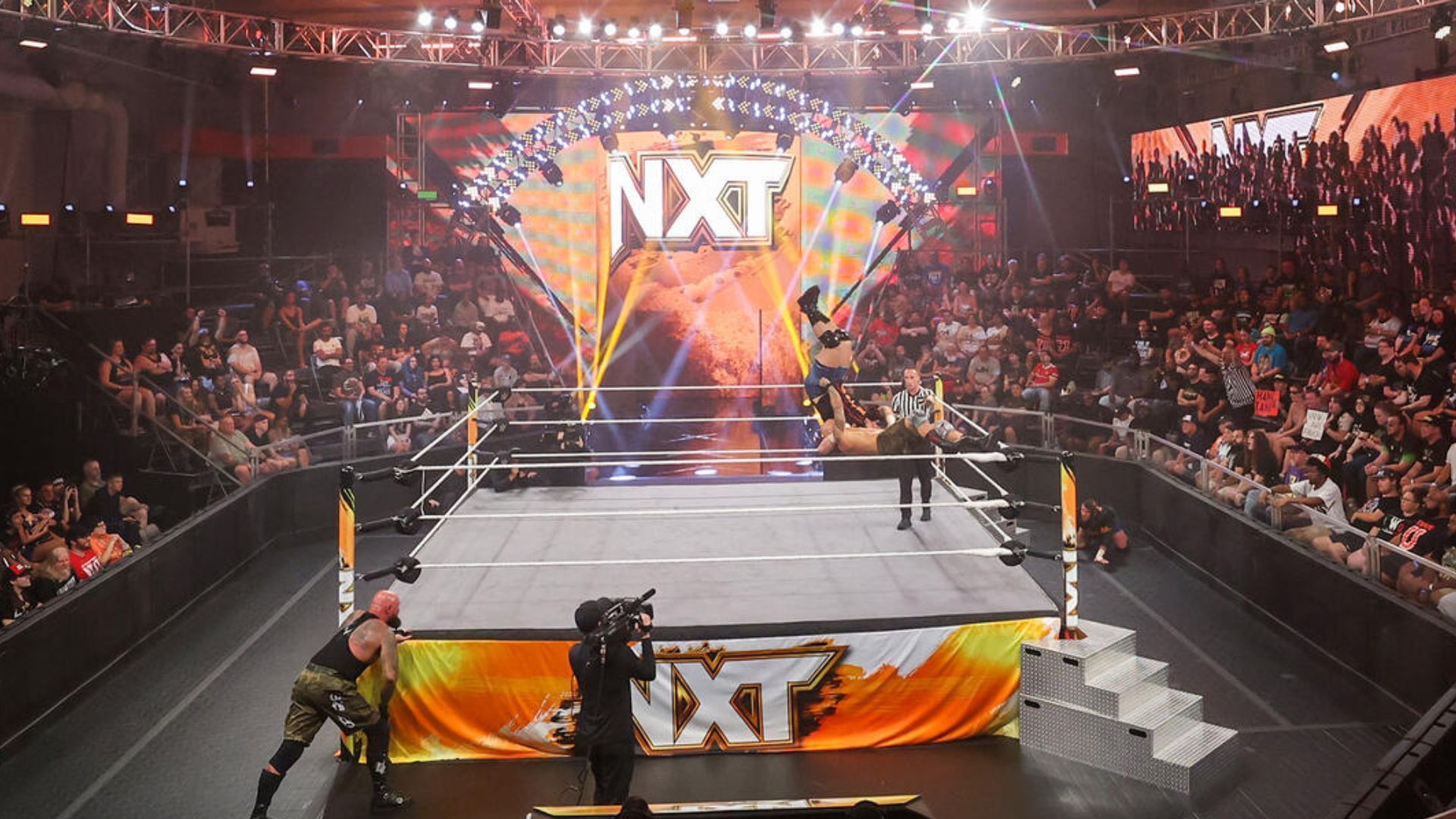 Former champion to return after 2509 days? - 3 returns that can happen ...