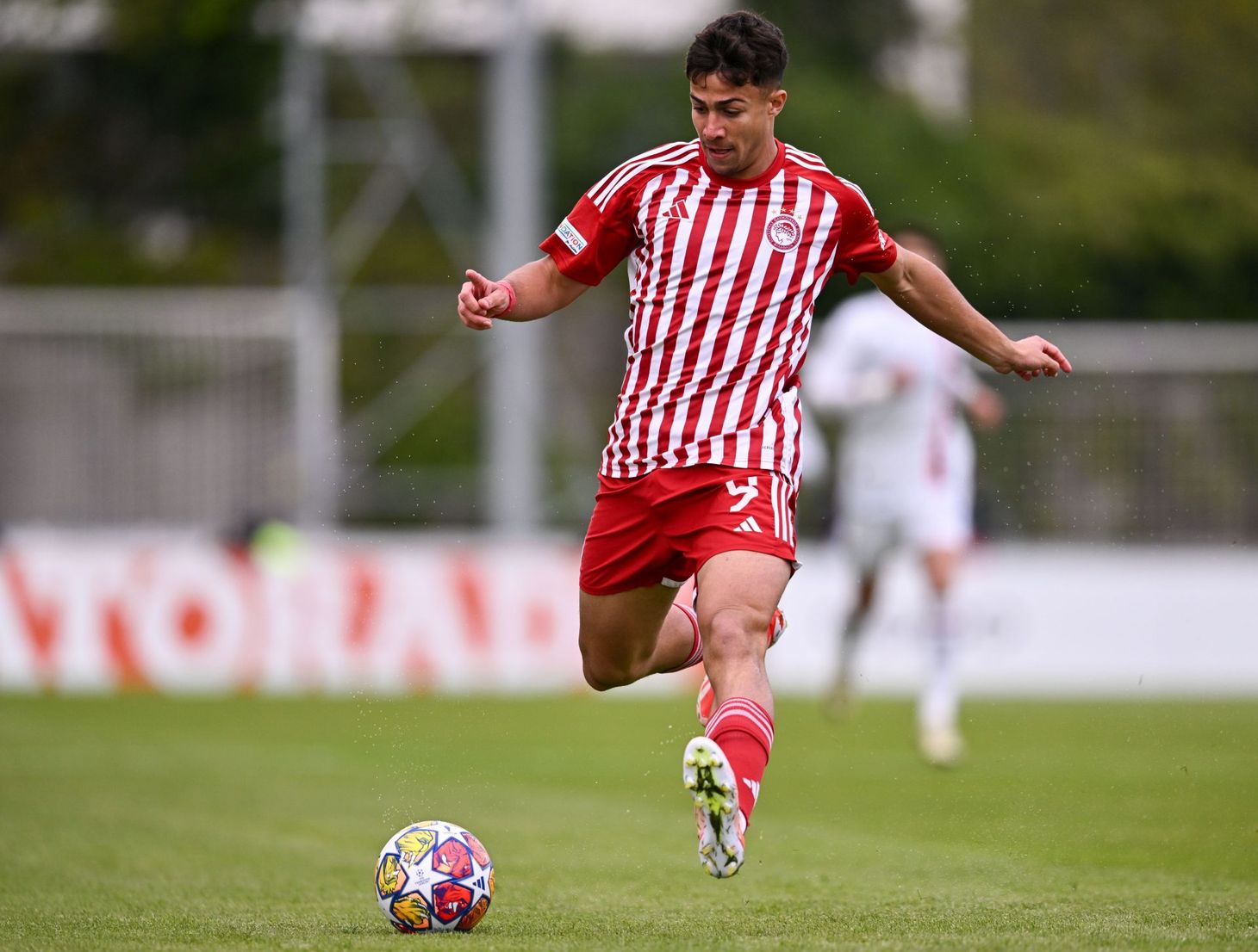 Manchester United and Real Madrid join heated race to 17-year-old Greek ...