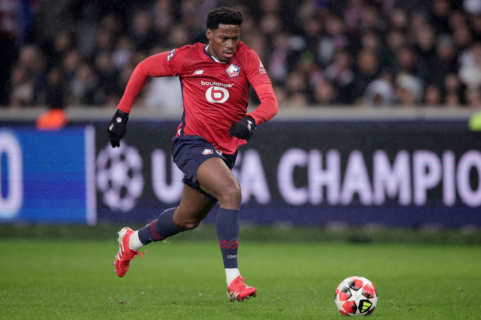 Manchester United face fresh competition from Premier League side for ...