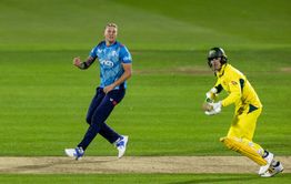 Nathan Lyon Family - Father, Mother, Siblings, Wife, Kids