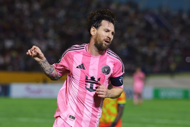 WATCH: Lionel Messi chips the ball over Brad Guzan after beating ...