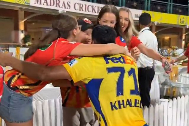 Khaleel Ahmed catches up with Ricky Ponting's kids after CSK vs PBKS ...