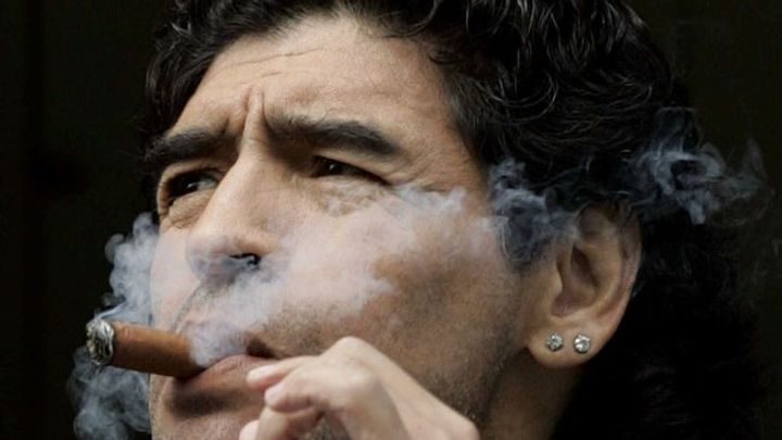 Top 10 Famous Football Managers who Smoke
