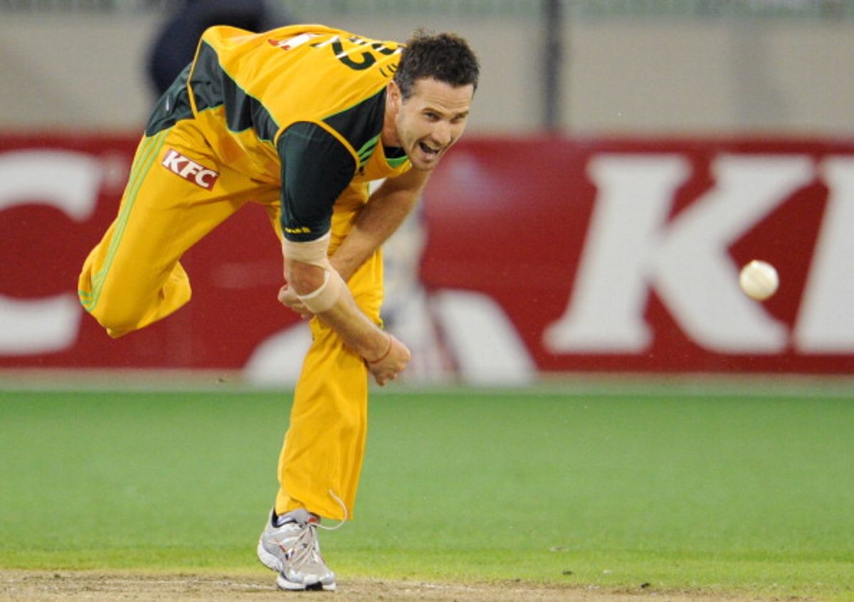 Top 10 fastest bowlers in the history of cricket