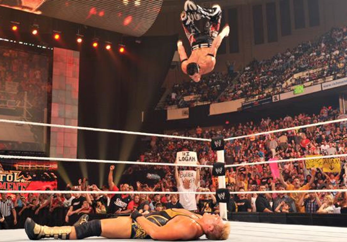 How do wrestlers bleed? How real are the injuries? WWE's darkest ...