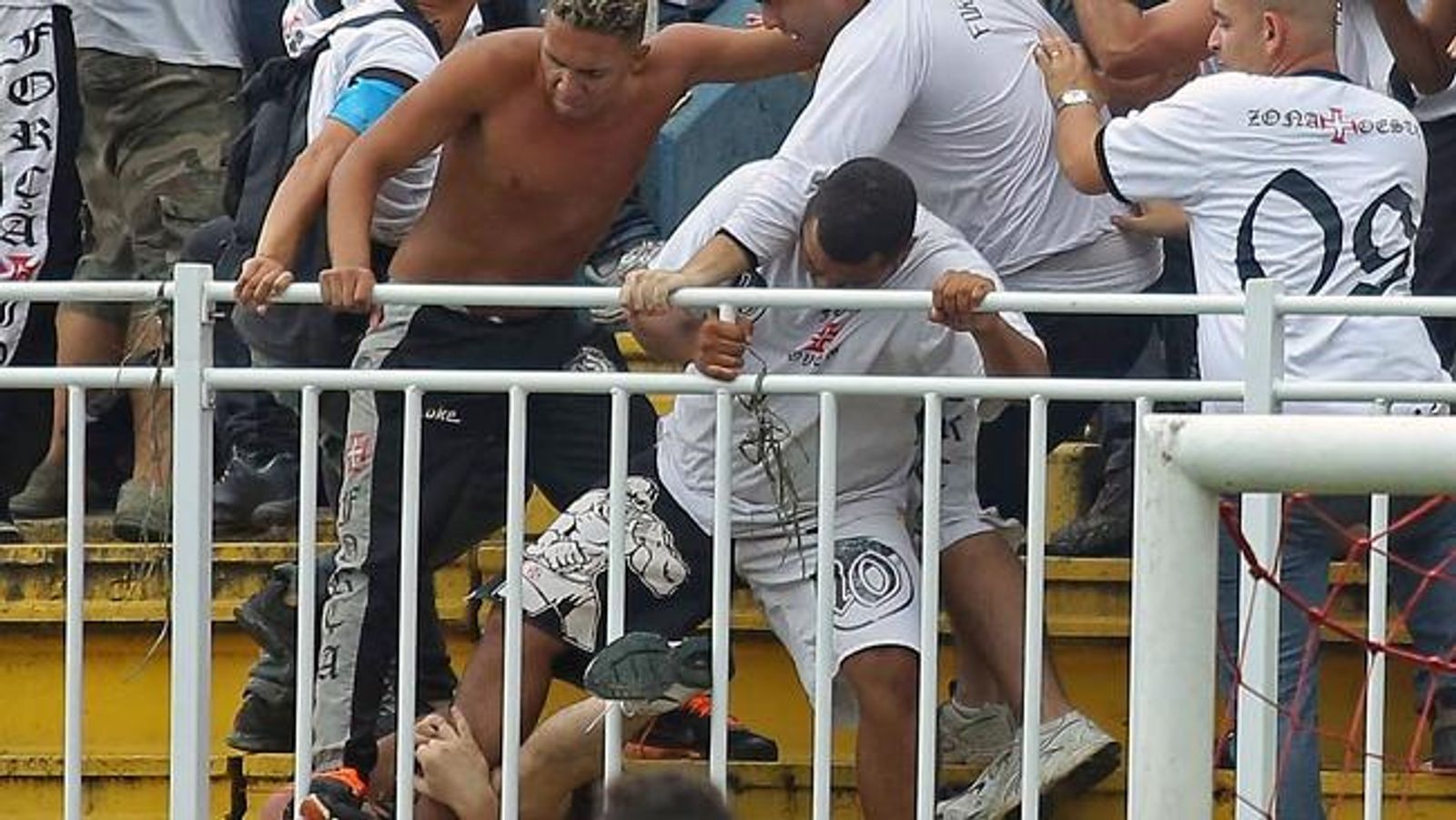 10 football clubs with the most violent fans