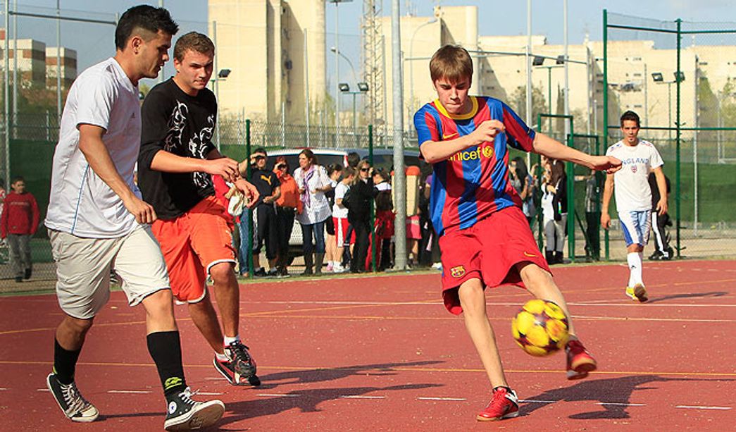 10 famous musicians and their favourite football clubs