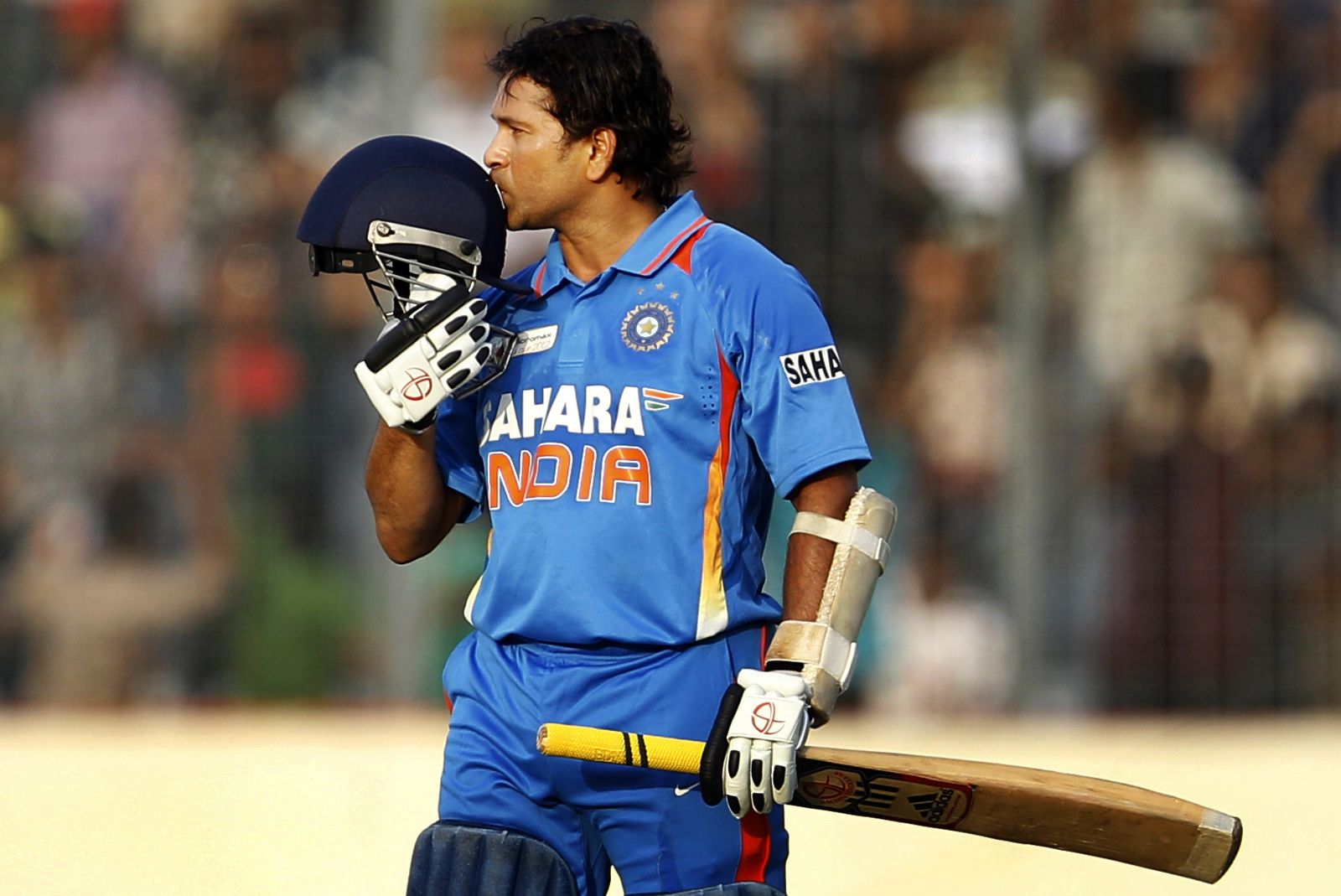 15 iconic pictures of Sachin Tendulkar's life