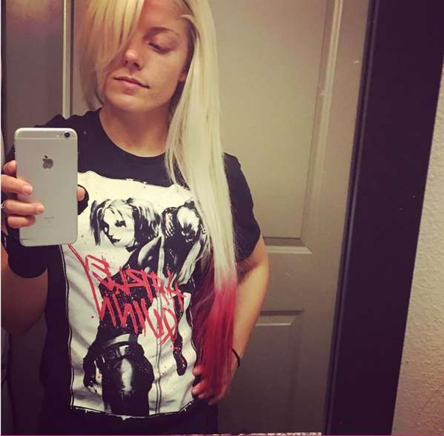 16 WWE Divas without makeup